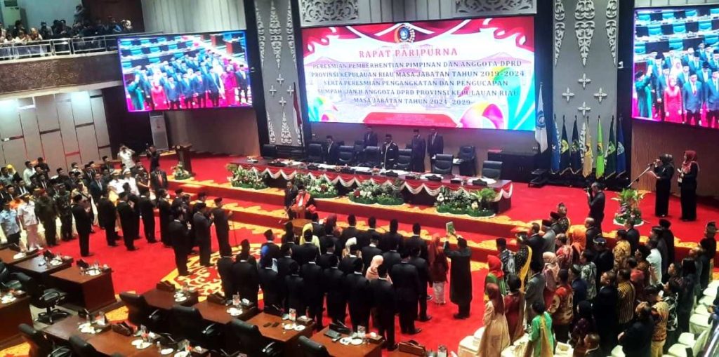 Pelantikan Anggota DPRD Provinsi Kepulauan Riau Masa Jabatan 2024-2029 - www.sketsanews.id